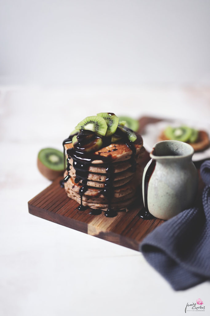 Recette de pancakes vegan topping kiwi chocolat - Poire & Cactus