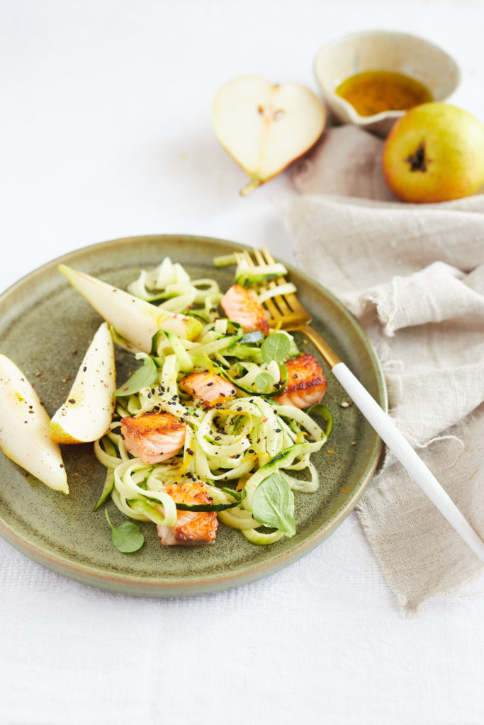 Salade poires, spaghetti de courgette et saumon - Poire & Cactus